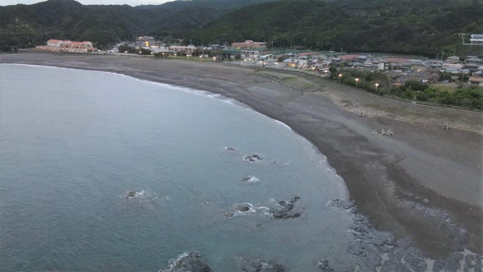 【和歌山県白浜町】『ベアーズロック・道の駅 志原海岸』の海釣りガイド（釣れる魚・駐車場・トイレ）｜和歌山釣りwalker